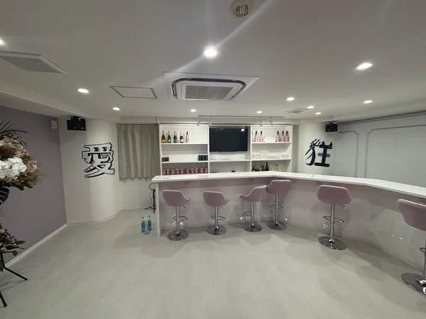 愛に狂|心斎橋・ 宗右衛門| カフェるん
